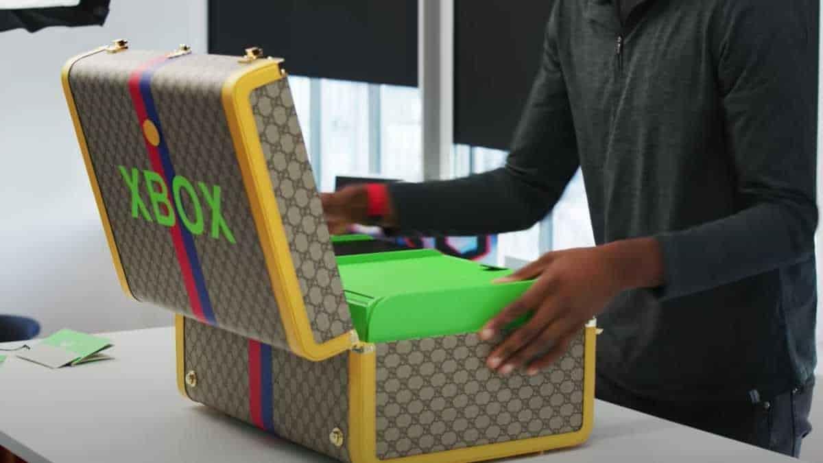 Así es la exclusiva consola Xbox Gucci de Microsoft