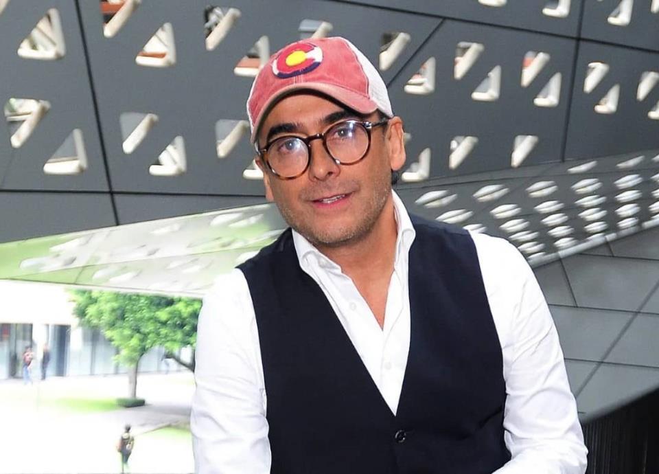 Regresa Adal Ramones a ‘Otro Rollo’... pero en teatro