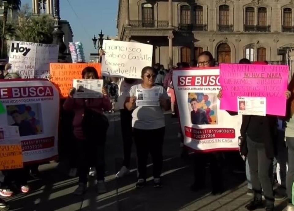 Piden resultados ante desaparición de 8 jóvenes