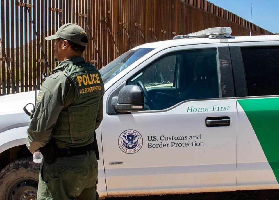Agentes de migración reciben cuotas de detenciones en la frontera