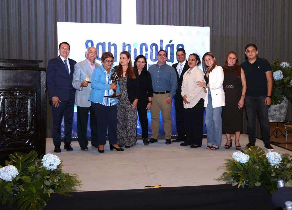 Entrega San Nicolás medalla “Don Diego Díaz de Berlanga
